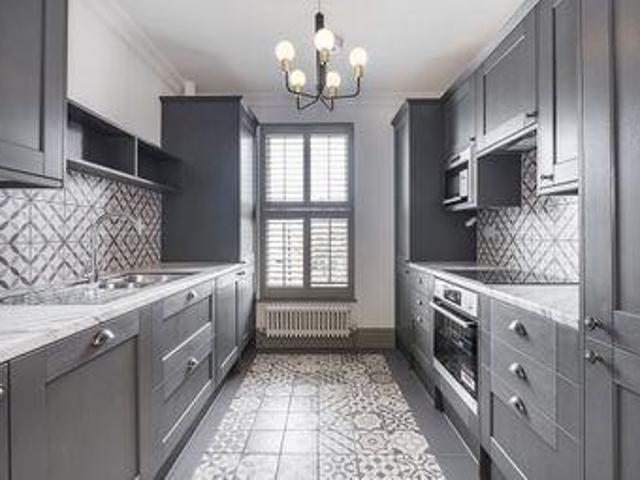 2 Bedrooms Flat for rent in Colebrooke Avenue, London W13