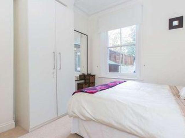 2 Bedrooms Flat for rent in Colehill Gardens, Fulham Palace Road, London SW6