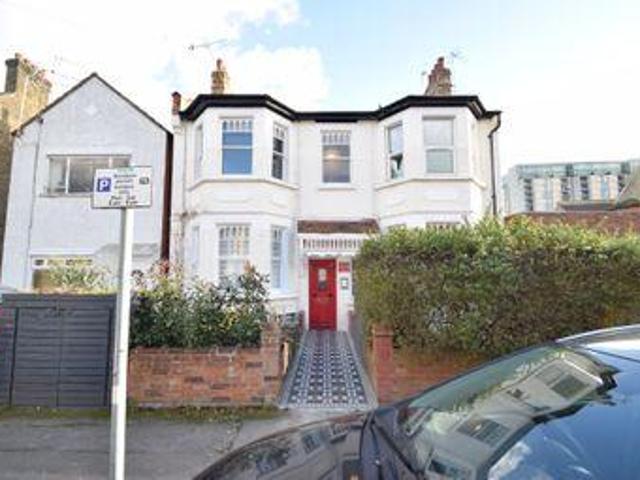 2 Bedrooms Flat for rent in Coleridge Road, North Finchley N12