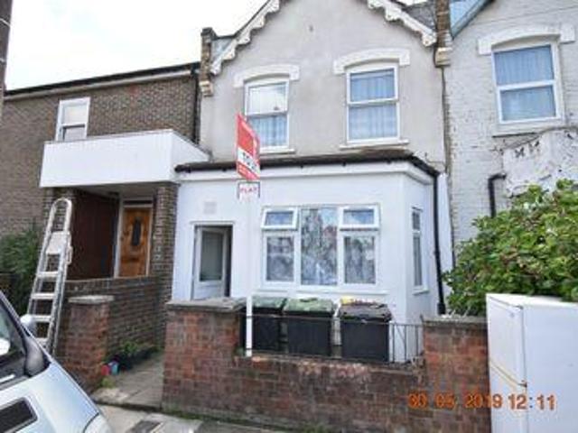 2 Bedrooms Flat for rent in Colina Road, London N15