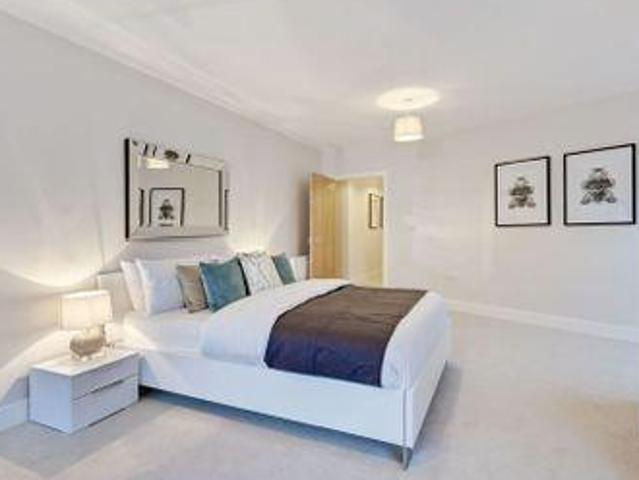 2 Bedrooms Flat for rent in Colindeep Lane, London NW9