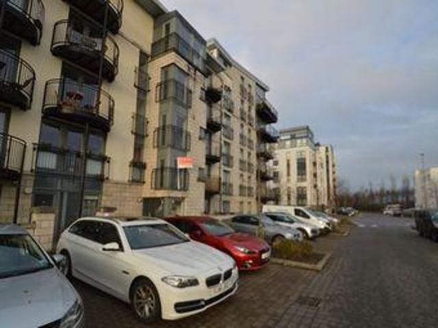 2 Bedrooms Flat for rent in Colonsay Way, Edinburgh, Midlothian EH5