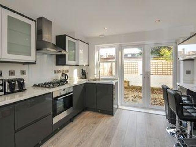 2 Bedrooms Flat for rent in College Road, Bromley BR1