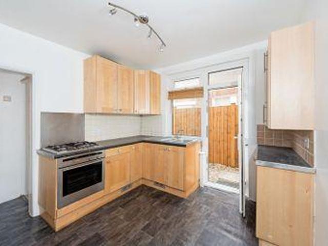 2 Bedrooms Flat for rent in College Road, Colliers Wood, London SW19