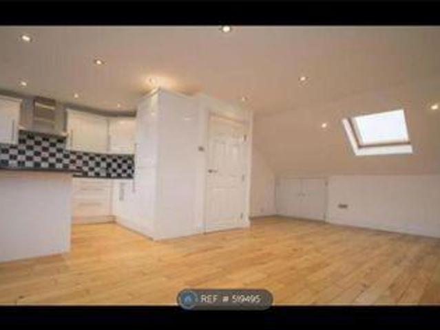 2 Bedrooms Flat for rent in Colney Hatch Lane, London N10