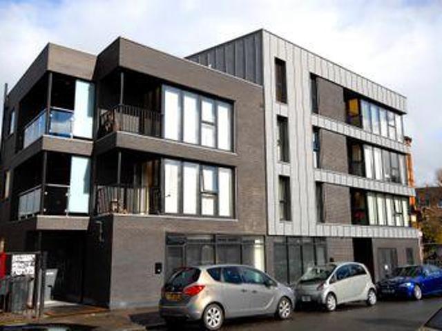 2 Bedrooms Flat for rent in Comerford Road, London SE4