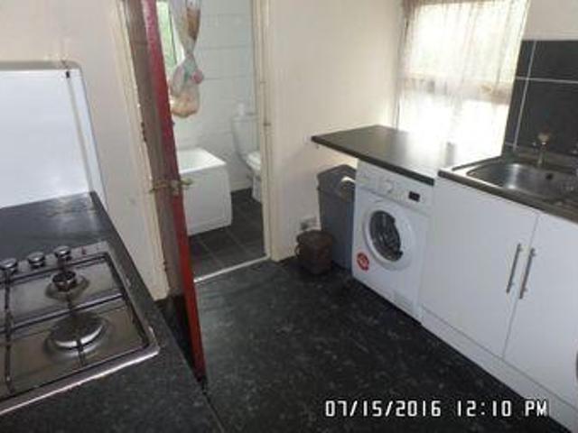 2 Bedrooms Flat for rent in Comet Street, Adamsdown Cardiff CF24