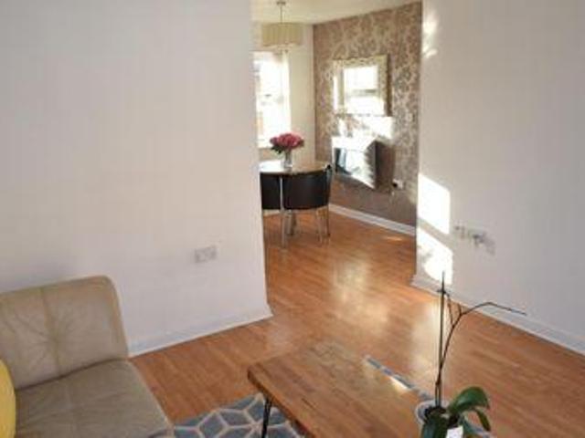 2 Bedrooms Flat for rent in Commercial Way, London SE15