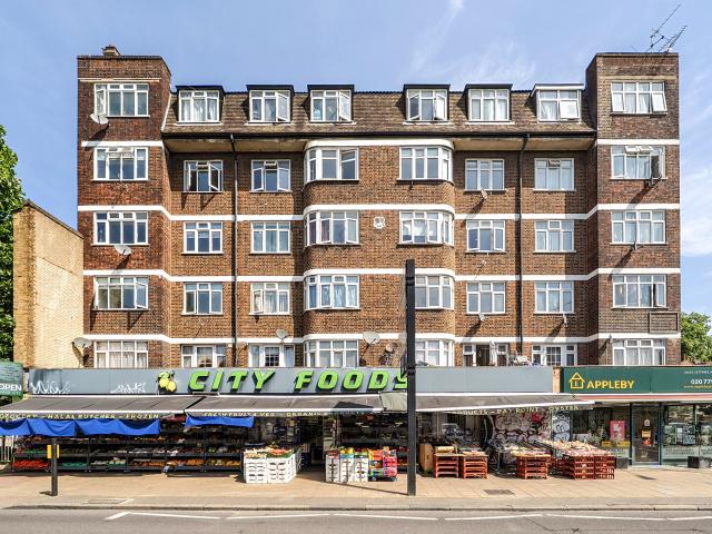 2 Bedrooms Flat for Rent in Commercial Road | Foxtons