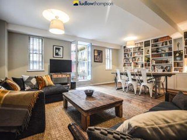 2 Bedrooms Flat for rent in Commercial Road, London E14