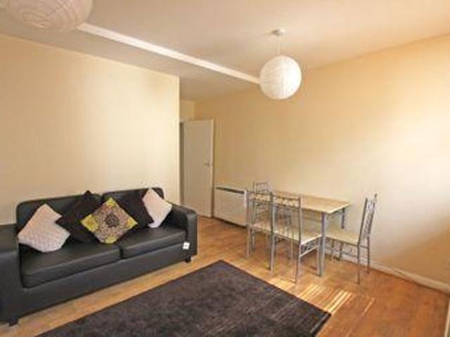 2 Bedrooms Flat for rent in Commercial Road, London E14
