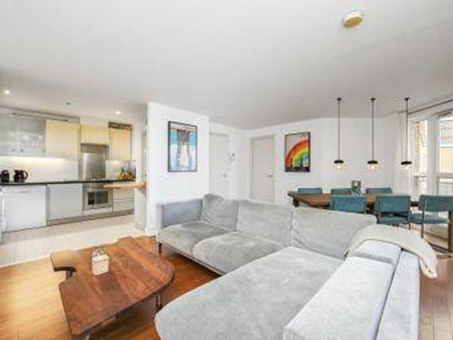 2 Bedrooms Flat for rent in Commercial Road, London E1