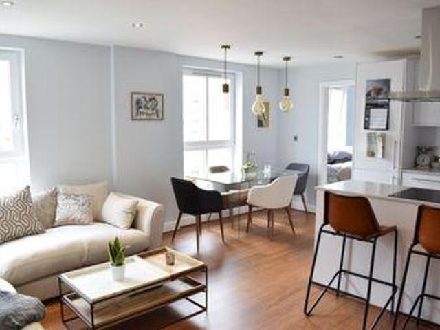 2 Bedrooms Flat for rent in Commercial Road, London E1