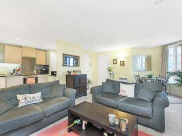 2 Bedrooms Flat for rent in Commercial Road, London E1