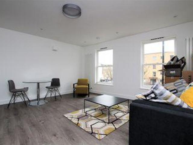 2 Bedrooms Flat for rent in Commercial Road, London E1