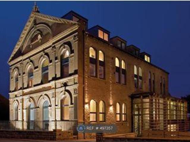 2 Bedrooms Flat for rent in Commercial Street, Leeds LS27