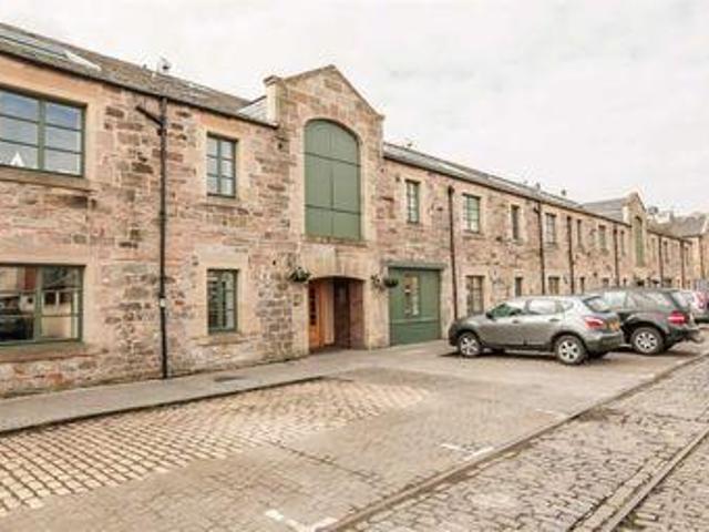 2 Bedrooms Flat for rent in Commercial Street, Leith EH6