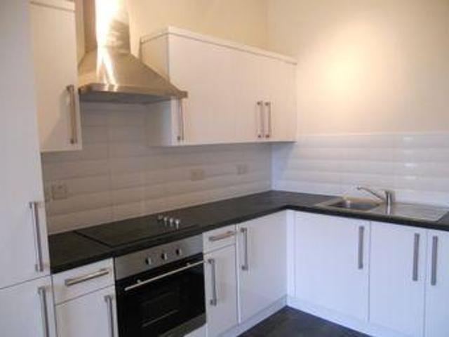 2 Bedrooms Flat for rent in Commercial Street, Morley, Leeds LS27