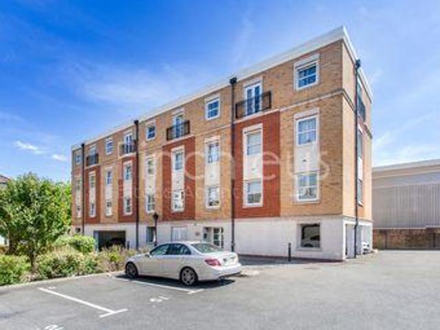 2 Bedrooms Flat for rent in Compton Court, 1 Crowder Close, London N12