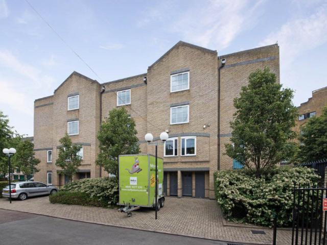 2 Bedrooms Flat for Rent in Conant Mews | Foxtons