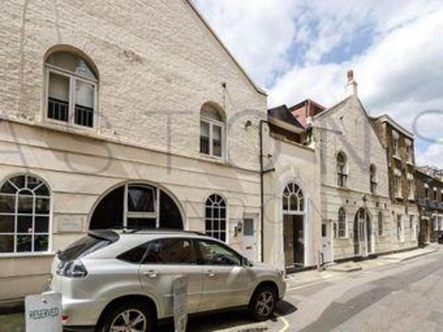 2 Bedrooms Flat for rent in Conduit Place, Paddington, London W2
