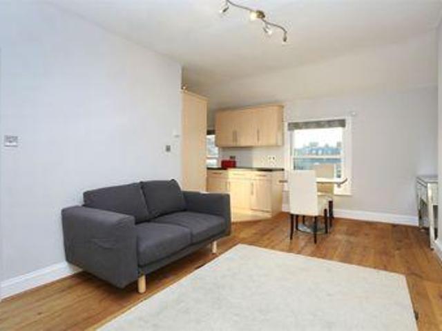 2 Bedrooms Flat for rent in Coningham Road, London W12