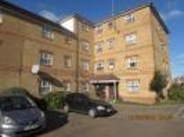 2 Bedrooms Flat for rent in Conifer Court, Bluebell Way, Ilford IG1