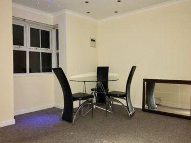 2 Bedrooms Flat for rent in Conifer Court, Ilford IG1