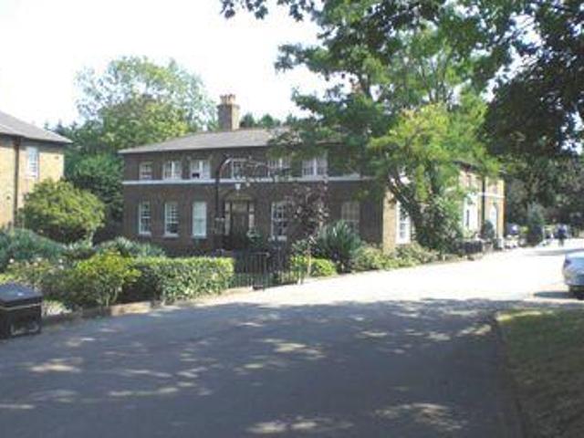 2 Bedrooms Flat for rent in Connaught Mews, London SE18