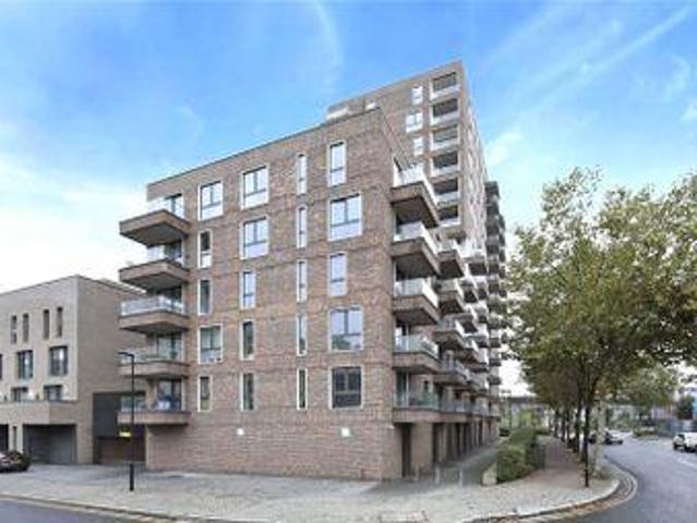 2 Bedrooms Flat for rent in Connaught Heights, Royal Docks, London E16