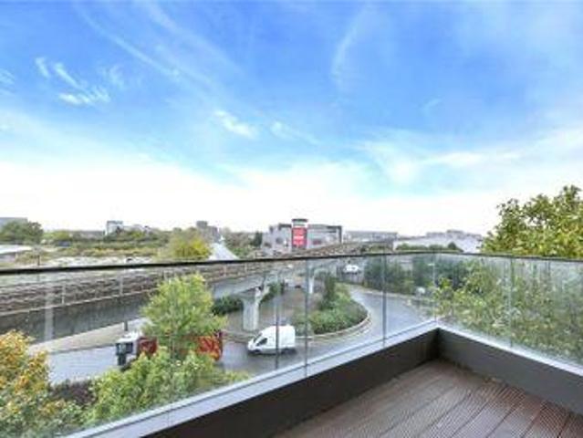 2 Bedrooms Flat for rent in Connaught Heights, Royal Docks, London E16