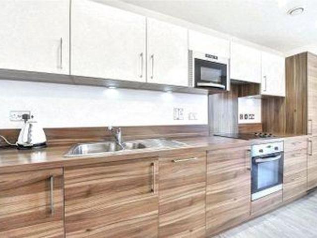 2 Bedrooms Flat for rent in Connaught Heights, Royal Docks, London E16
