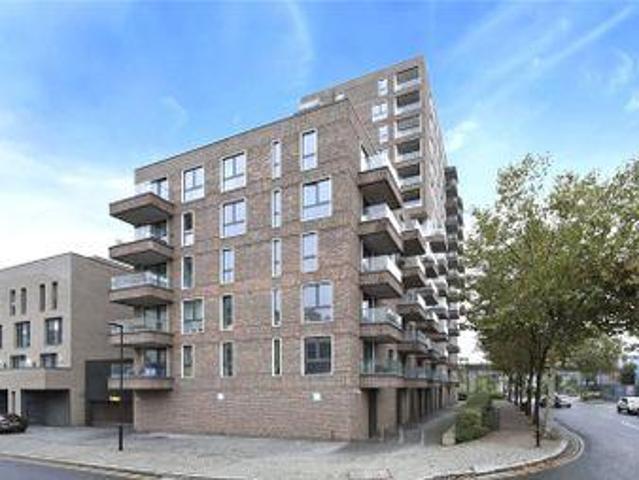 2 Bedrooms Flat for rent in Connaught Heights, Royal Docks, London E16