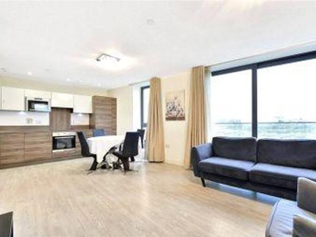 2 Bedrooms Flat for rent in Connaught Heights, Royal Docks, London E16