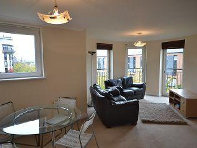 2 Bedrooms Flat for rent in Constitution Place, Edinburgh EH6