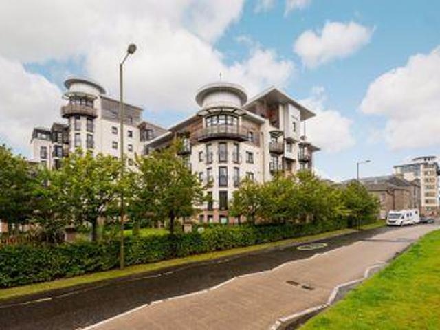 2 Bedrooms Flat for rent in Constitution Place, Leith, Edinburgh EH6