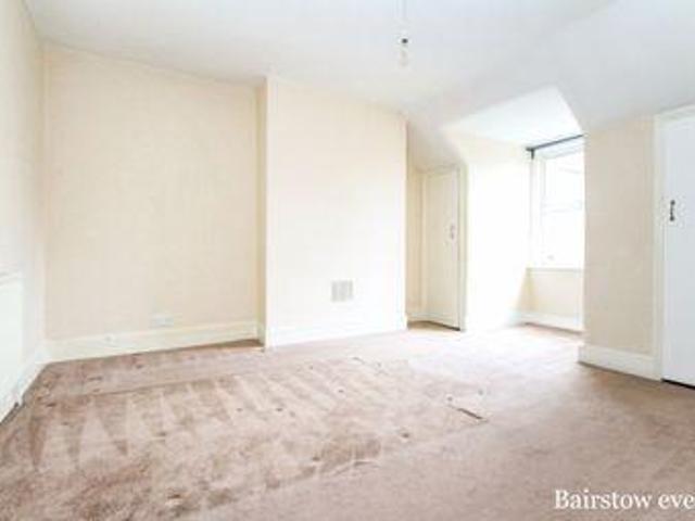 2 Bedrooms Flat for rent in Conyers Road, London SW16