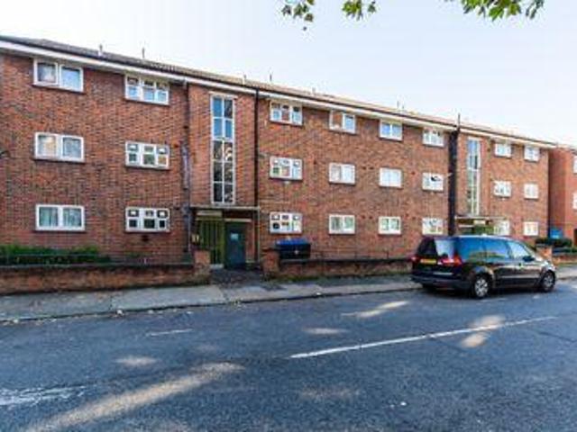 2 Bedrooms Flat for rent in Cooks Road, London SE17