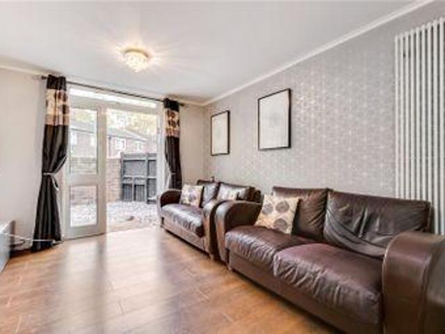 2 Bedrooms Flat for rent in Coopers Lane, London NW1