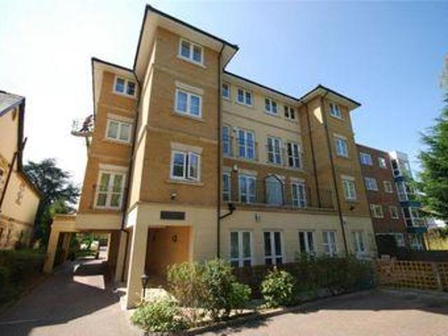 2 Bedrooms Flat for rent in Copers Cope Road, Beckenham, Kent BR3
