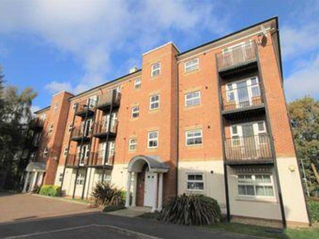 2 Bedrooms Flat for rent in Coppetts Road, London N10