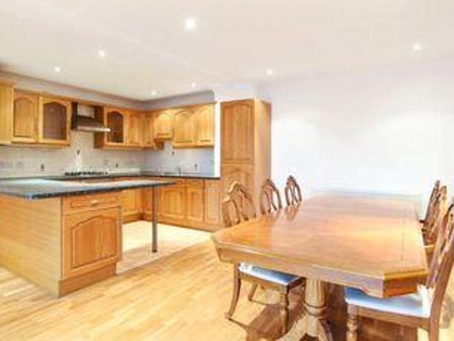 2 Bedrooms Flat for rent in Copperfield Road, Mile End E3
