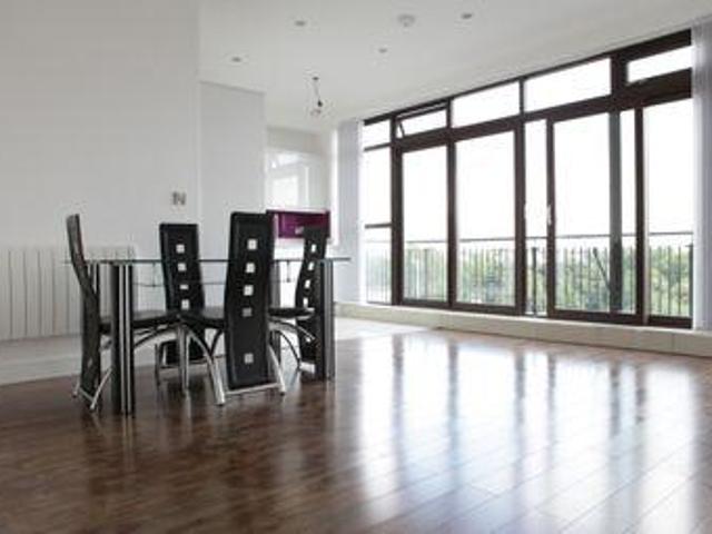 2 Bedrooms Flat for rent in Copperfield Road, Mile End, London E3