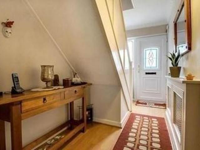 2 Bedrooms Flat for rent in Coppermead Close, Cricklewood NW2