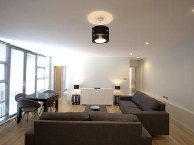 2 Bedrooms Flat for rent in Corben Mews, London SW8