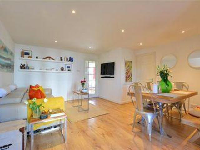 2 Bedrooms Flat for rent in Corbidge Court, Glaisher Street, London SE8