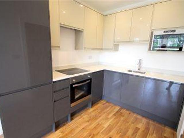 2 Bedrooms Flat for rent in Coronation Road, Southville, Bristol BS3
