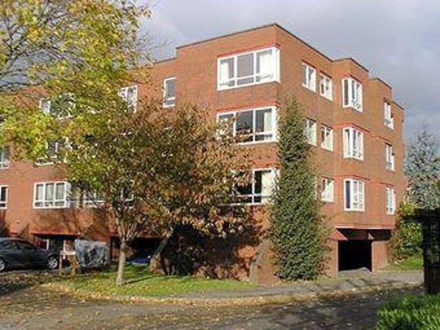 2 Bedrooms Flat for rent in Cornel House, Osborne Road, Windsor, Berkshire SL4