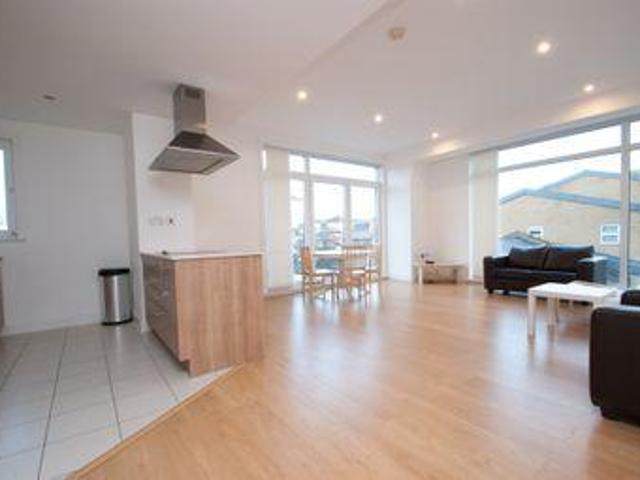 2 Bedrooms Flat for rent in Cornell Square, London SW8