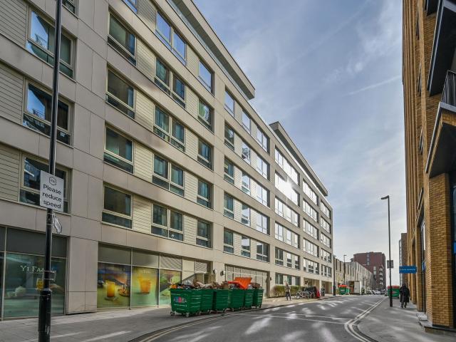 2 Bedrooms Flat for Rent in Corsair House, | Foxtons